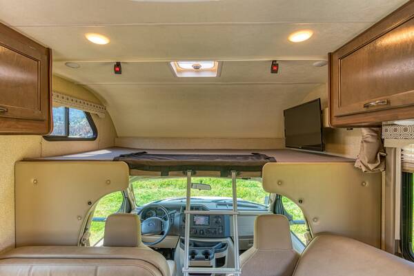 Road Bear Class C (23-25’) - 5 Berth | Worldwide Motorhome Holidays