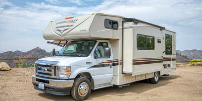 Road Bear Class C (26-28’) - 6 Berth | Worldwide Motorhome Holidays
